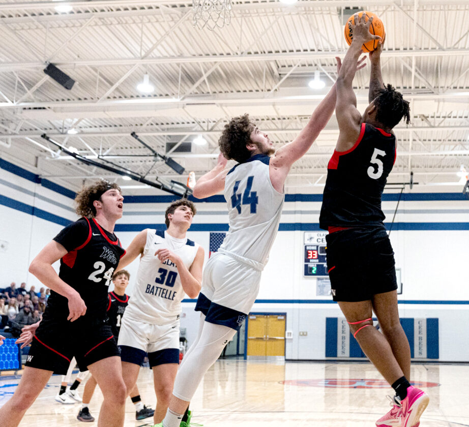 Clay-Battelle jumps ahead early, pulls away from Weir | News, Sports ...